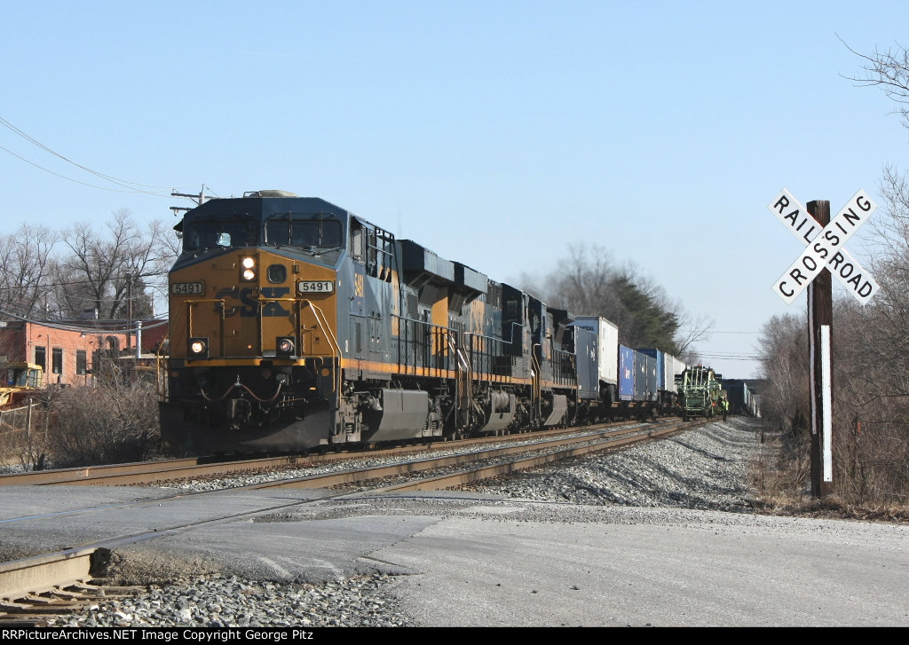CSX 5491 and train L031